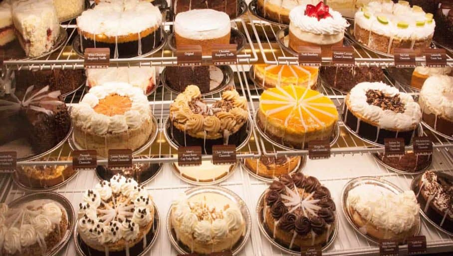 צ'יס קייק פקטורי בדובאי 🍰 - חוויה שאסור לפספס | דובאי 🌴