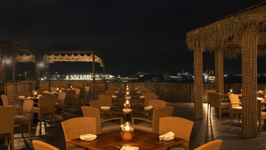 מועדון חוף בארסטי ביץ' קלאב | DUBAI