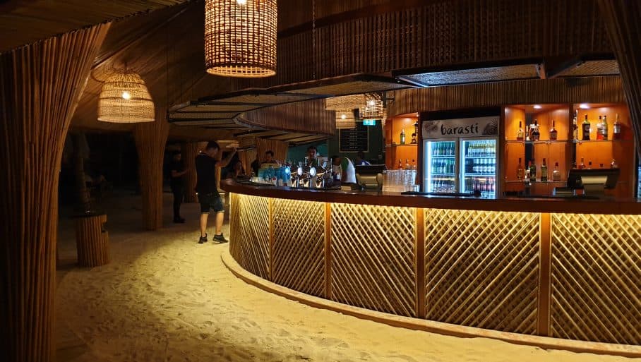 מועדון חוף בארסטי ביץ' קלאב | DUBAI