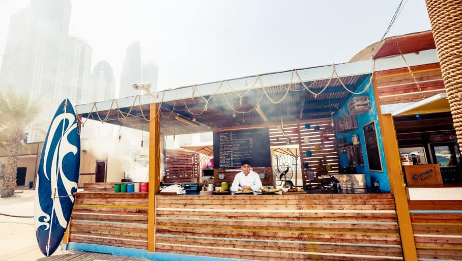 מועדון חוף בארסטי ביץ' קלאב | DUBAI