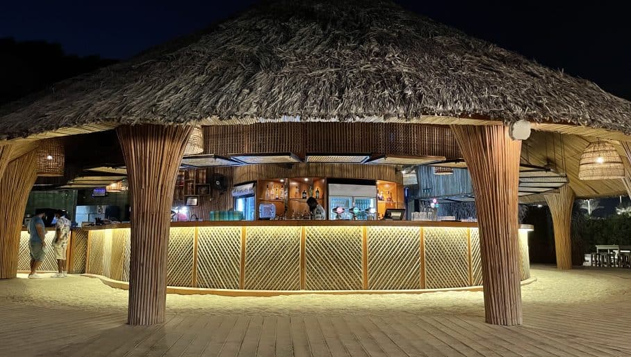 מועדון חוף בארסטי ביץ' קלאב | DUBAI