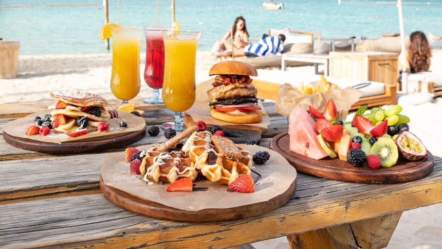 מועדון חוף בארסטי ביץ' קלאב | DUBAI