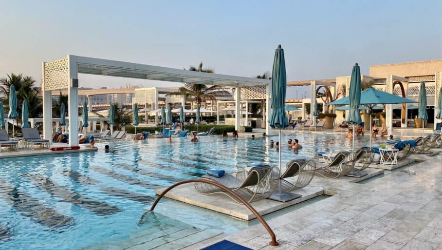 דריפט ביץ' - מועדון חוף עטור פרסים - שווה לבקר! | דובאי 🌴