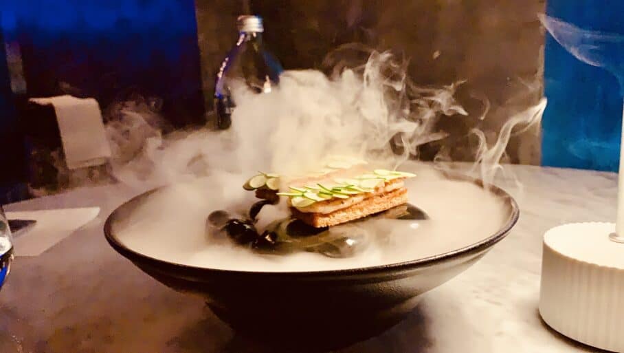 מסעדת אוסיאנו דובאי - לאכול בתוך אקווריום | דובאי 🌴